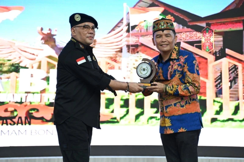 Gubernur Agustiar dorong BAKORMAD jaga harkat masyarakat adat Dayak