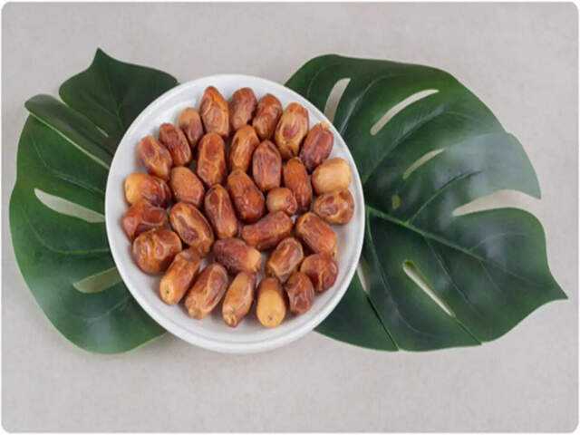Should you eat dates in summer? Exploring their benefits and risks