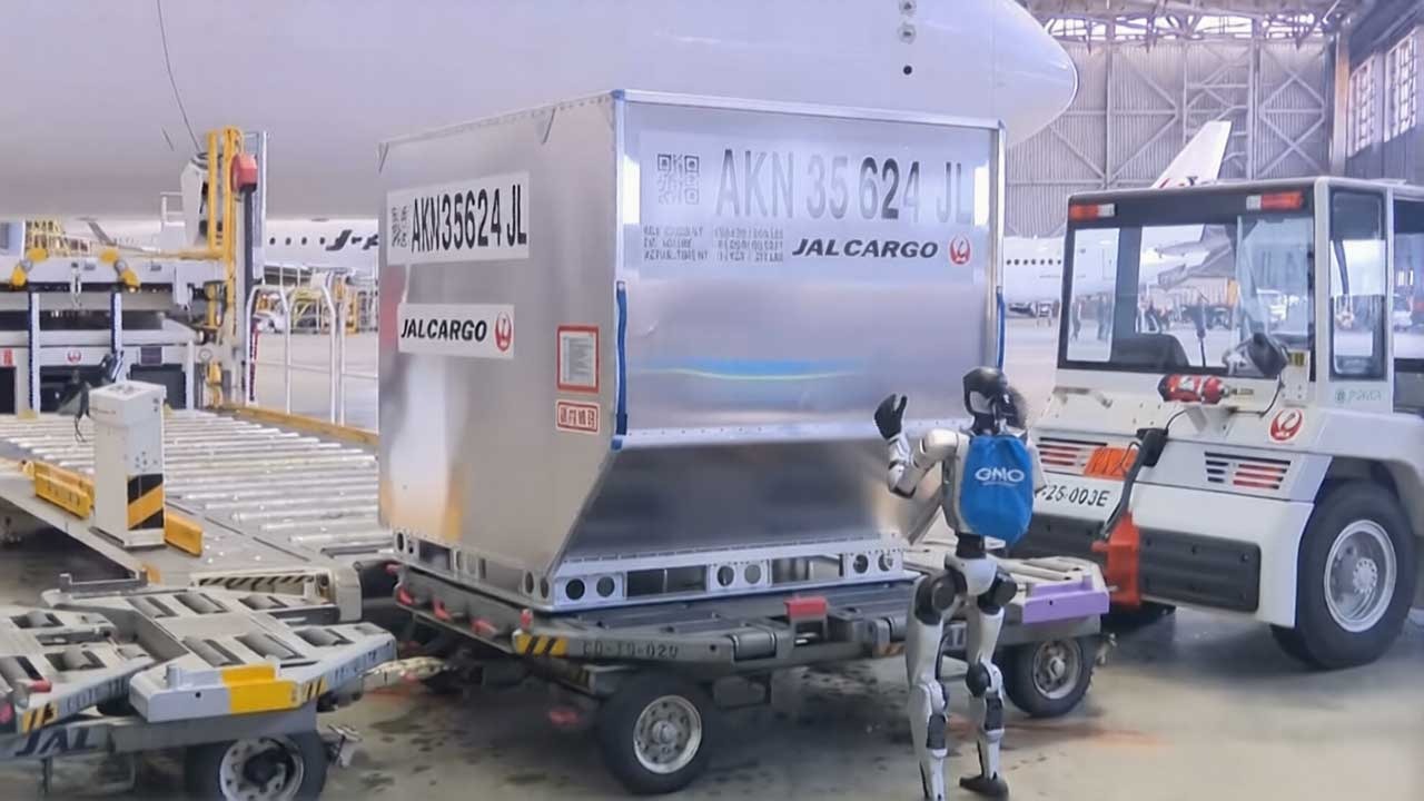 Japan Airlines just put humanoid robots to work hauling baggage at ...