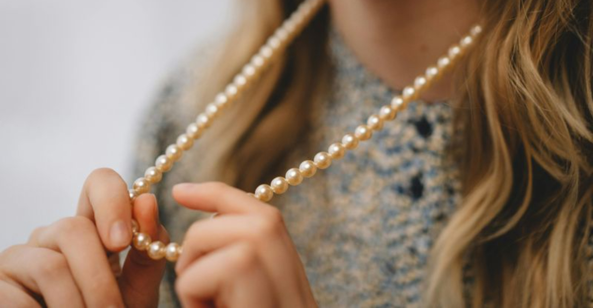 Men say these 13 pieces make women look old-fashioned