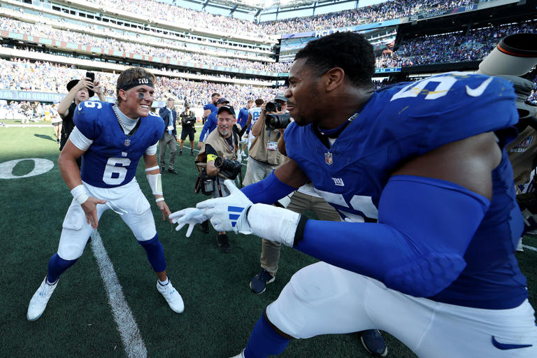 Teammate slams star NFL QB for shameless Trump suck-up