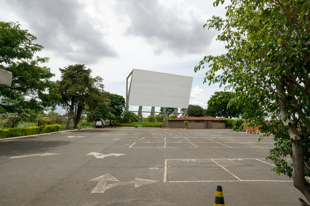 15 classic drive-in spots across the Midwest