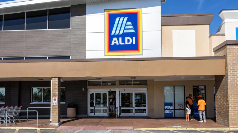 Get ready for match day with Aldi's $10 Team USA jersey