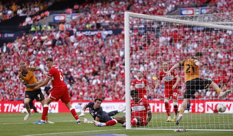 Soccer - McBurnie's last-gasp winner sends Hull City back to Premier League