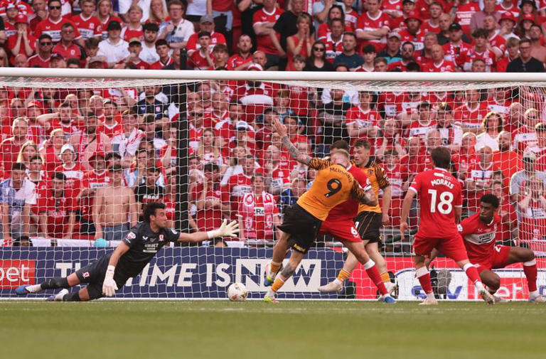 Soccer - McBurnie's last-gasp winner sends Hull City back to Premier League