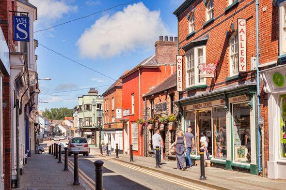 The gorgeous little seaside town with 1 of UK's best high streets - 30 ...