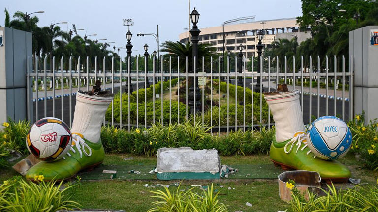 Mamata Banerjee-designed football-themed sculpture at Salt Lake Stadium ...