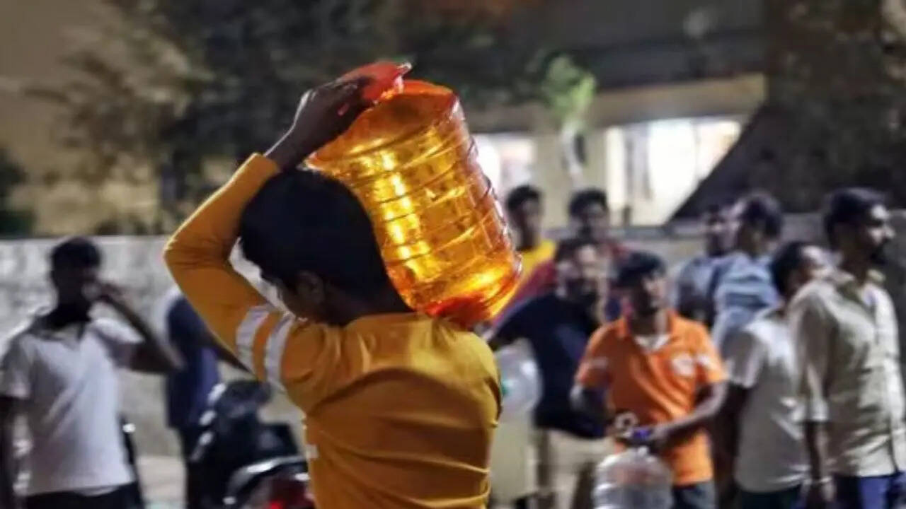 ONE TAP FOR 5,000 PEOPLE: DELHI’S DAKSHINPURI HIT BY MASSIVE WATER ...
