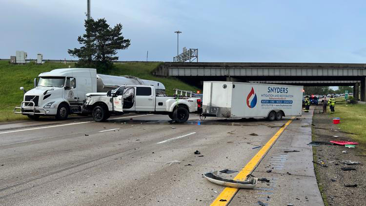 2 hurt after truck crashes through guard rails, hits vehicle on NB US-131