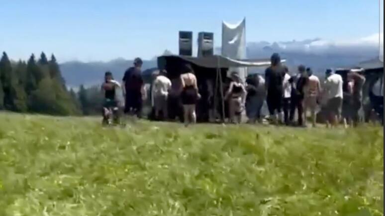«Es ist ein Grossaufgebot»: Polizeieinsatz wegen illegaler Party beim ...