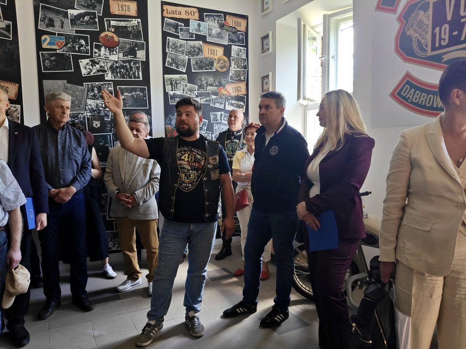 Nowy klub motocyklowy w Dąbrowie Górniczej otwarty. Ryk silników ...