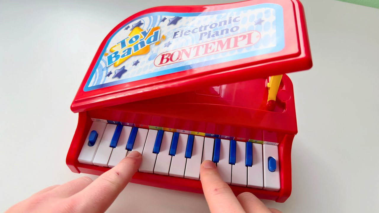 Cheap $10 piano plays meme music: Impossible to stop watching