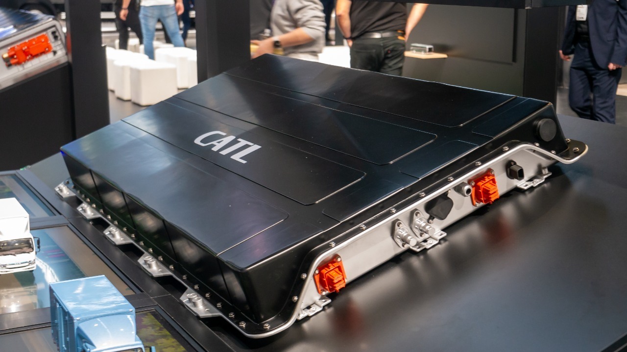 CATL says it will start mass-producing sodium-ion EV batteries this ...