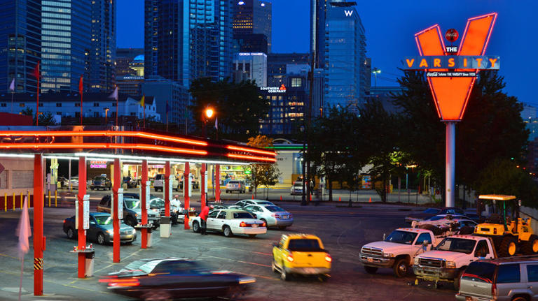 Diners say the best hot dog in Georgia comes from this old-school ...
