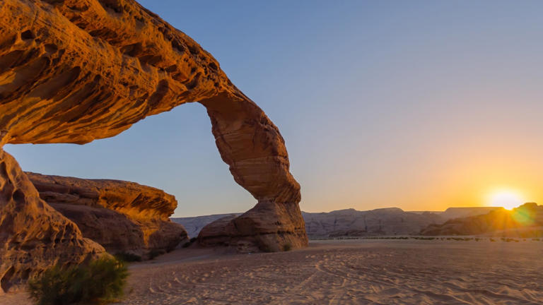In the Middle East, archaeologists have just discovered gigantic 12,000 ...