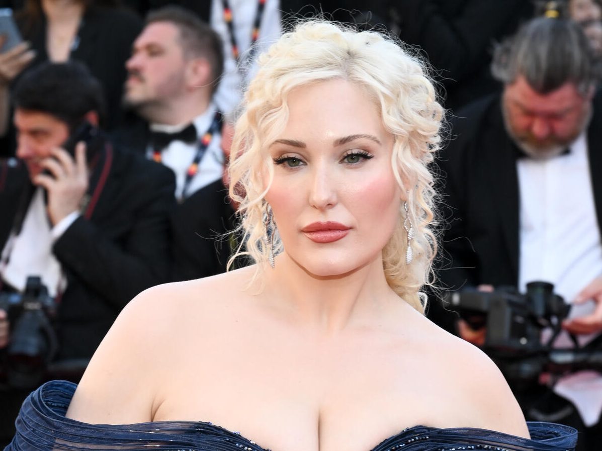 David Hasselhoff's daughter Hayley solidifies bombshell status at the ...