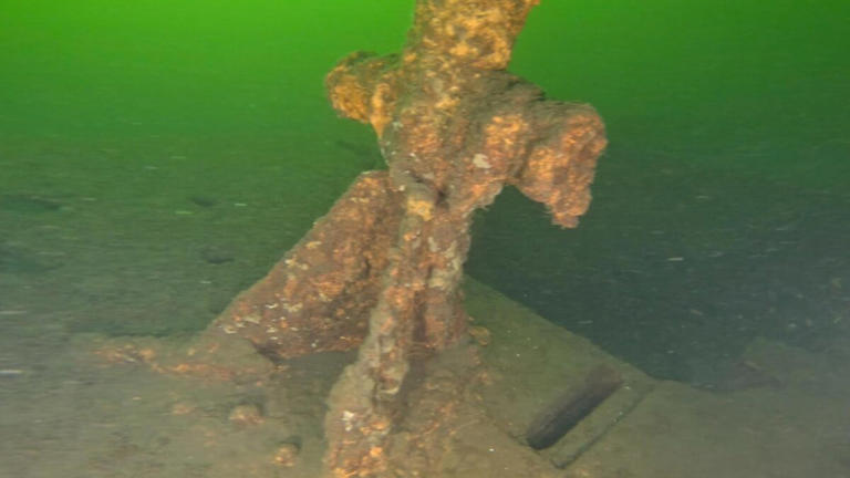 A robot diving beneath Seattle’s famous lake discovers a hidden ...