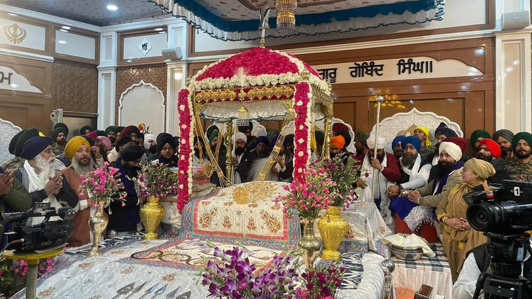 Hemkund Sahib Yatra begins with 6,500 pilgrims offering prayers on ...