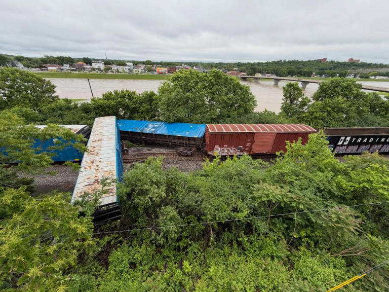 Miamisburg partial train derailment; no injuries