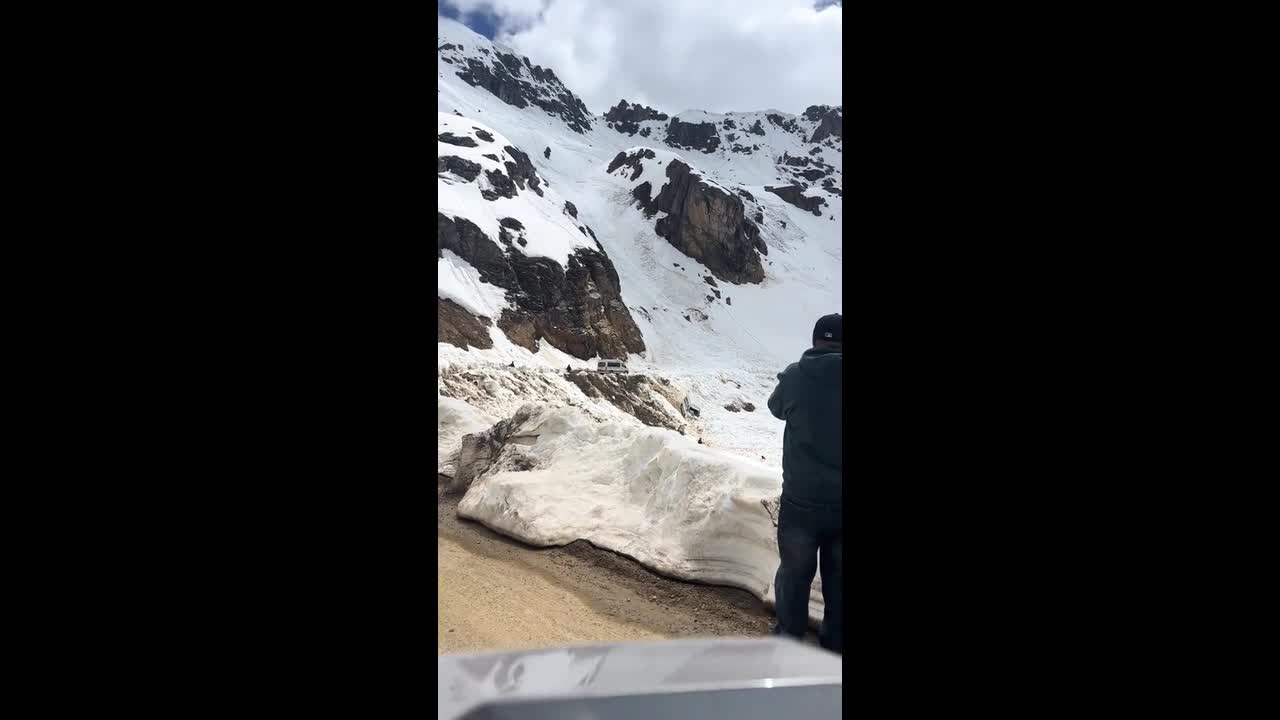 Avalanche sweeps through Yixula Pass, Tibet, China