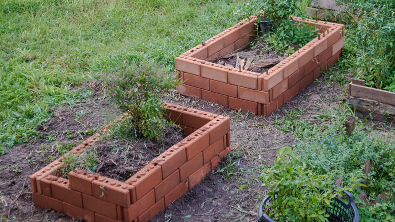 Repurpose old bricks into the most adorable DIY bookends for your garden