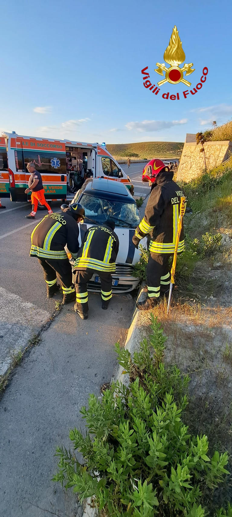 Scontro sulla statale 106 al bivio di Cutro: due feriti, uno in elisoccorso