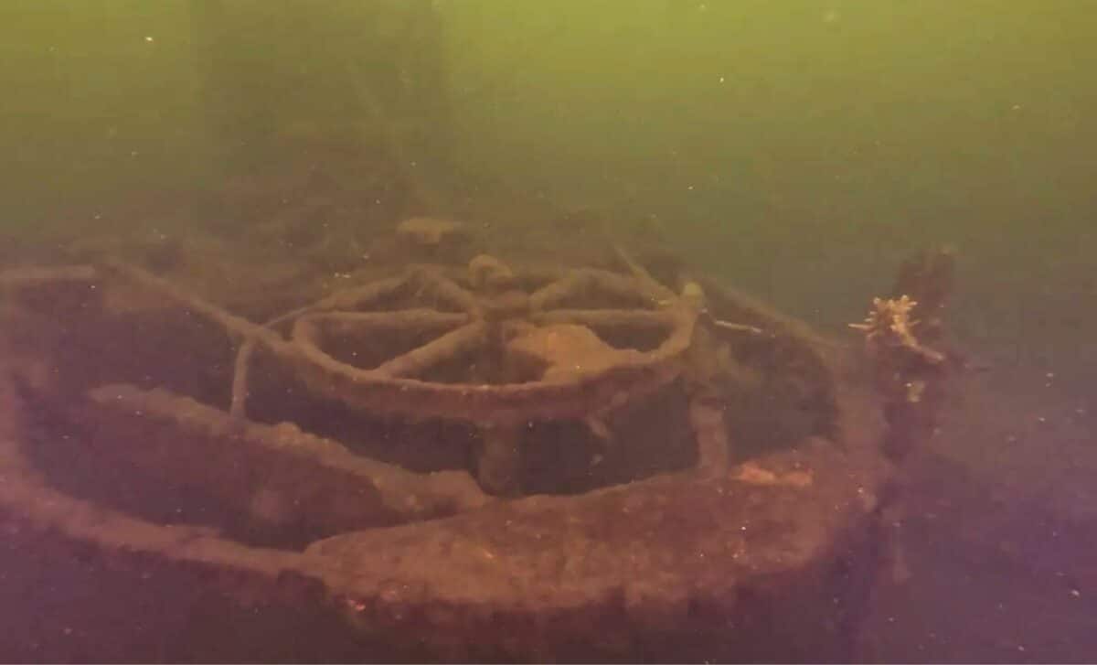 A robot diving beneath Seattle’s famous lake discovers a hidden ...