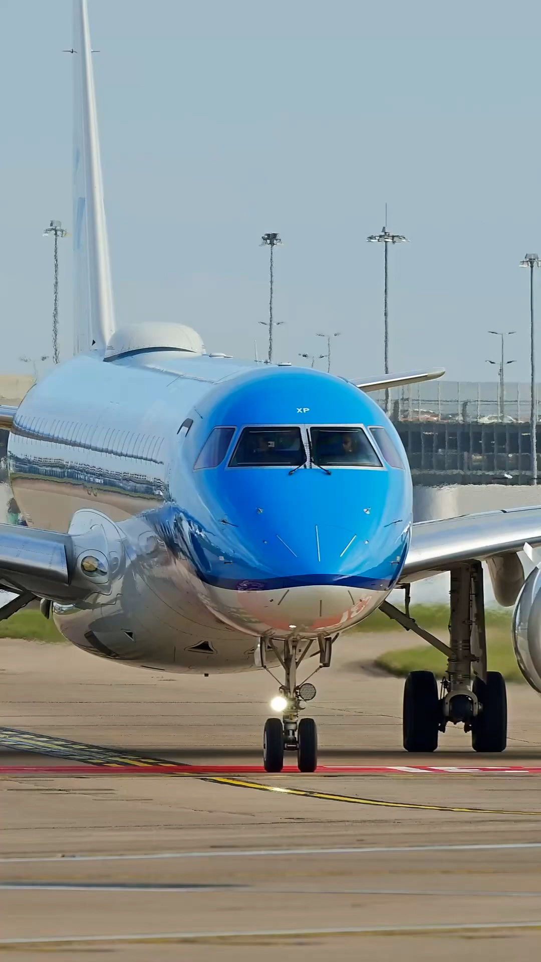 KLM E195-E2 makes a strange engine howl