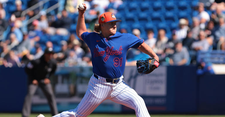 Mets call up Jonathan Pintaro, send down Zach Thornton