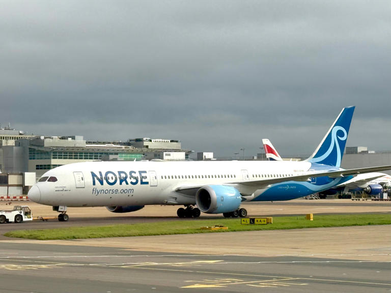 LaGuardia sinkhole, LAX lounge refresh, Norse in trouble, and more ...