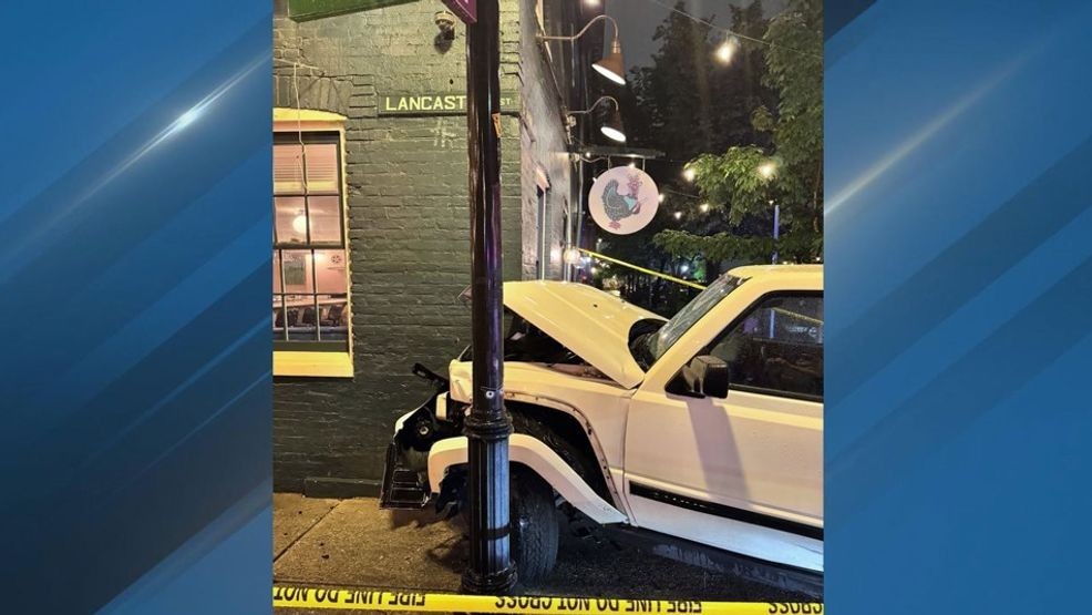 Driver crashes into restaurant after fleeing police in Baltimore’s ...