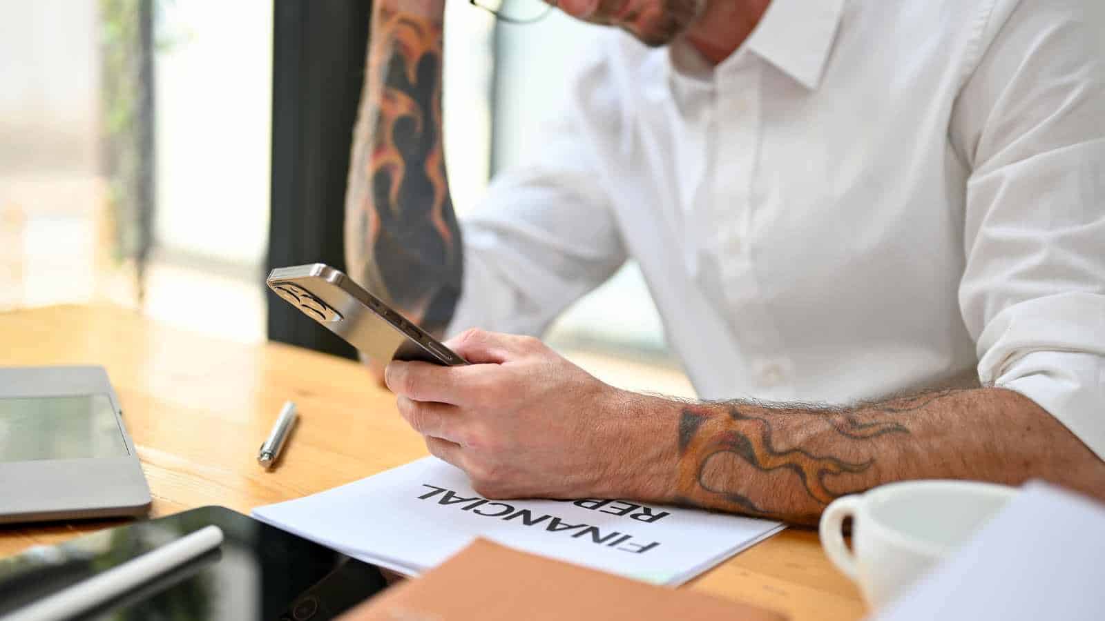 12 signs your boss doesn't respect work-life balance