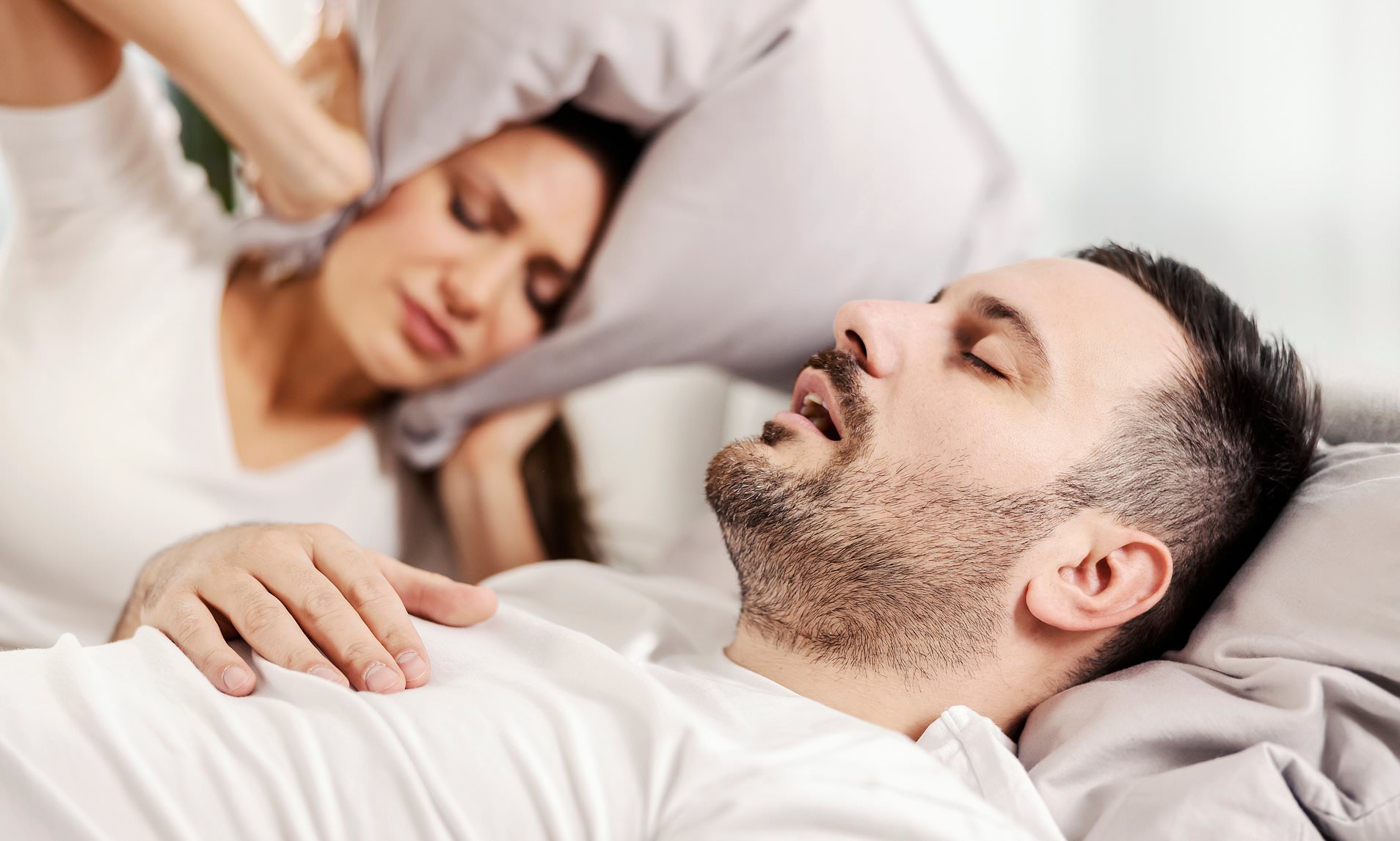 Sleeping on your side is the best treatment for severe snoring condition