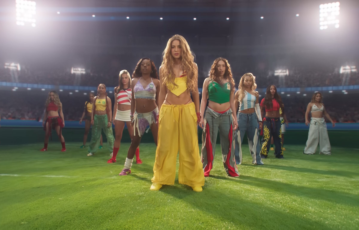 Shakira lança clipe de música para a Copa com Vini Jr. e astros do futebol