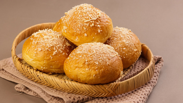 10 must-try Filipino snacks