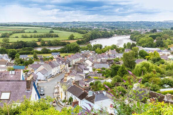 The gorgeous little seaside town with 1 of UK's best high streets - 30 ...