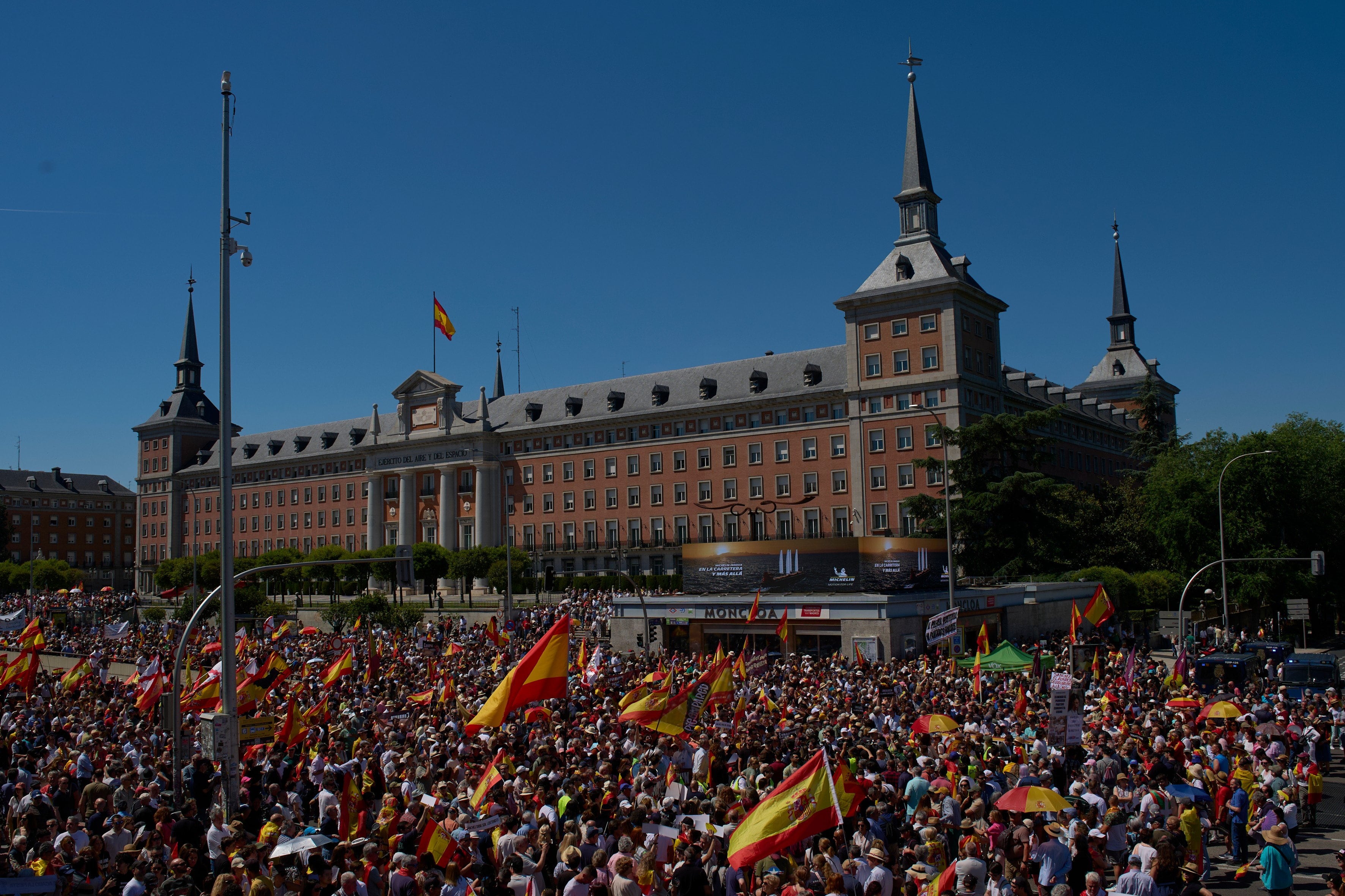 « La corruption a un prix » : à Madrid, des milliers de manifestants ...