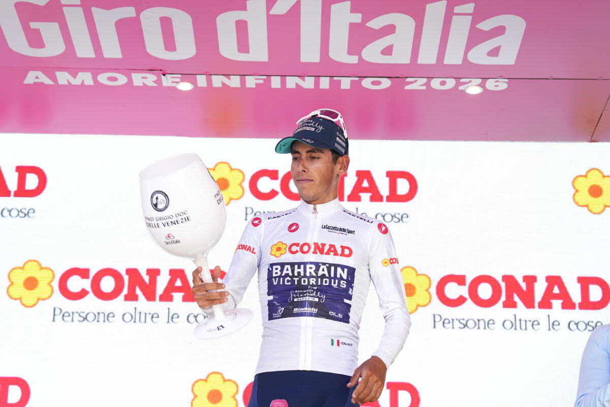 Giro d’Italia 2026, tris Vingegaard a Pila, danese in maglia rosa: la ...
