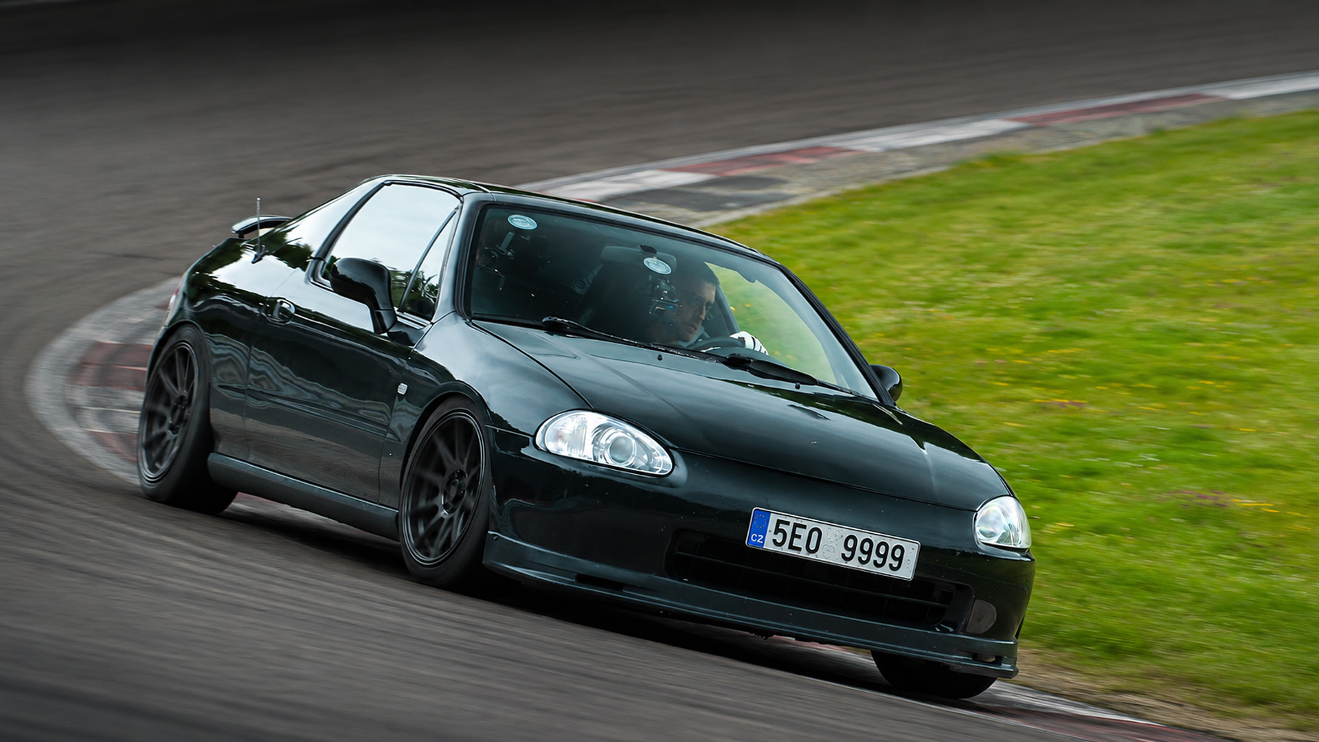 Honda Del Sol Pushes Hard Through Corner Track
