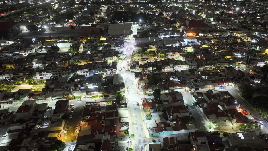Azucena Cisneros inaugura nuevo sendero seguro en Ecatepec