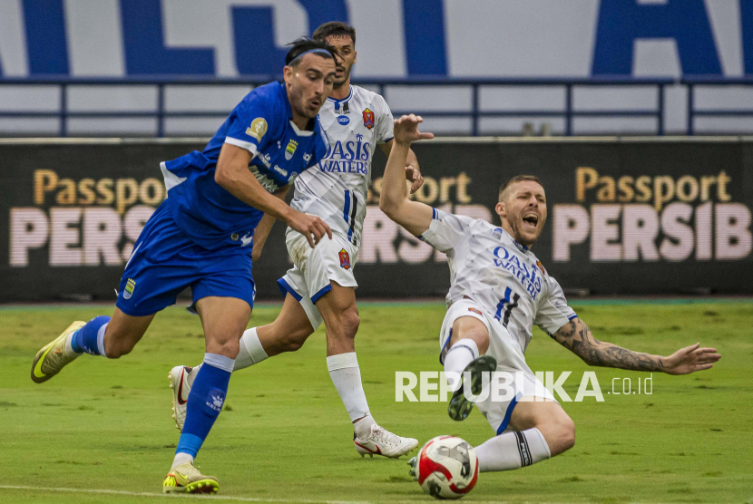 Persib juara BRI Super League, Bobotoh penuhi jalanan Kota Bandung