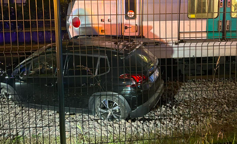 Yvelines : L'automobiliste perd le contrôle de sa voiture et percute le ...