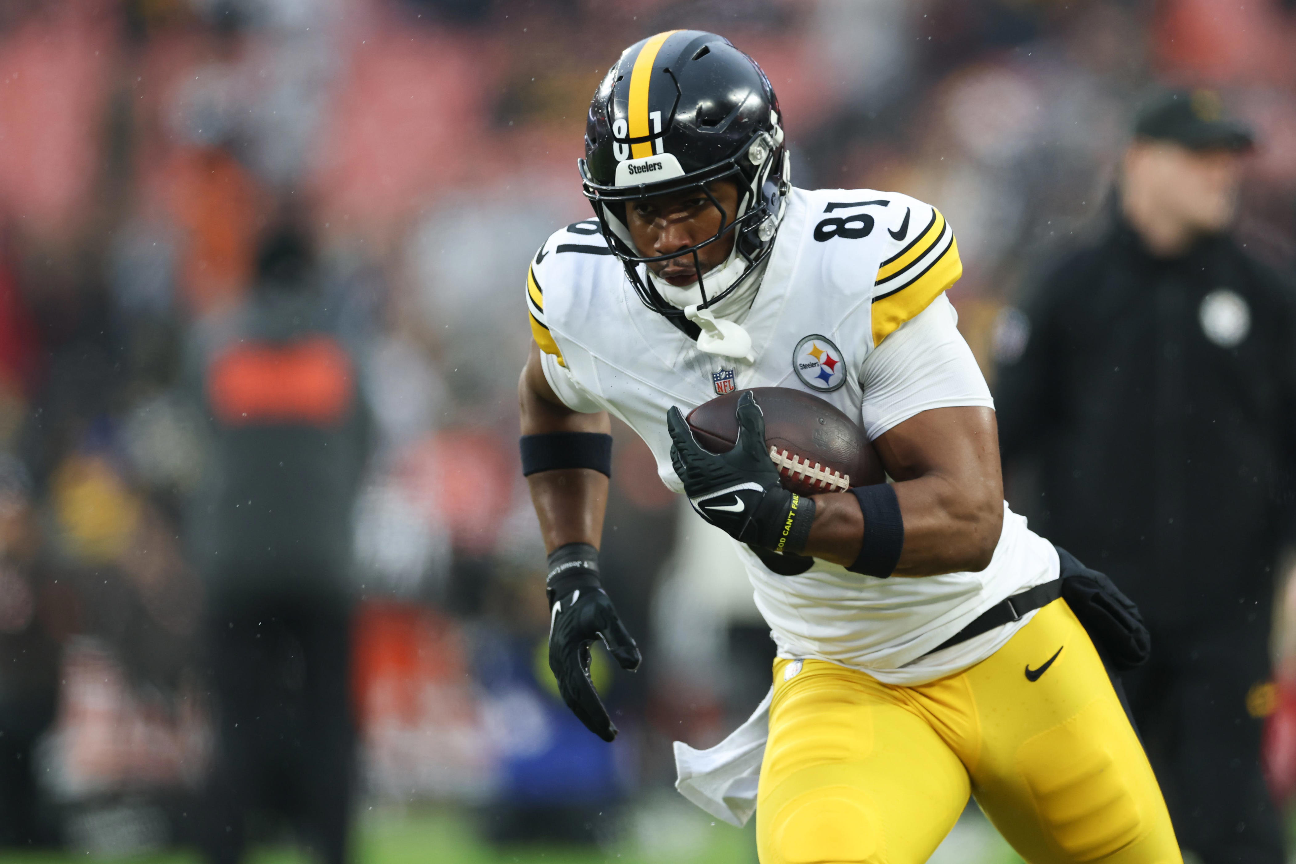 Fox Sports sees Texans as an ideal fit for former Steelers TE Jonnu Smith