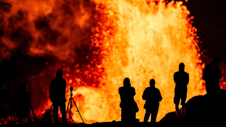 Magnitude 6.0 earthquake rocks Hawaii's Big Island as Kilauea volcano ...