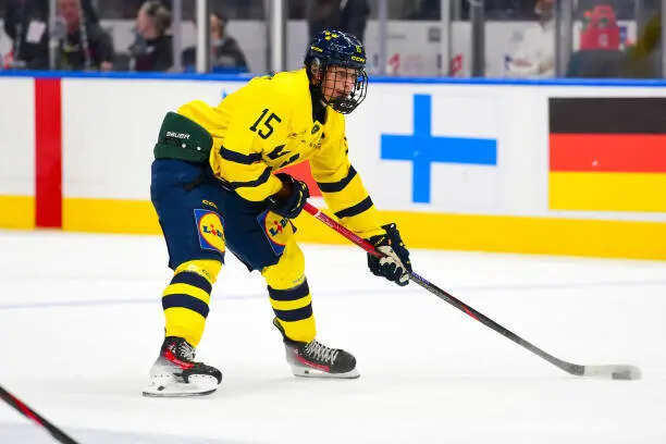 Ivar Stenberg NHL draft rumor creates uncertainty for Chicago ...