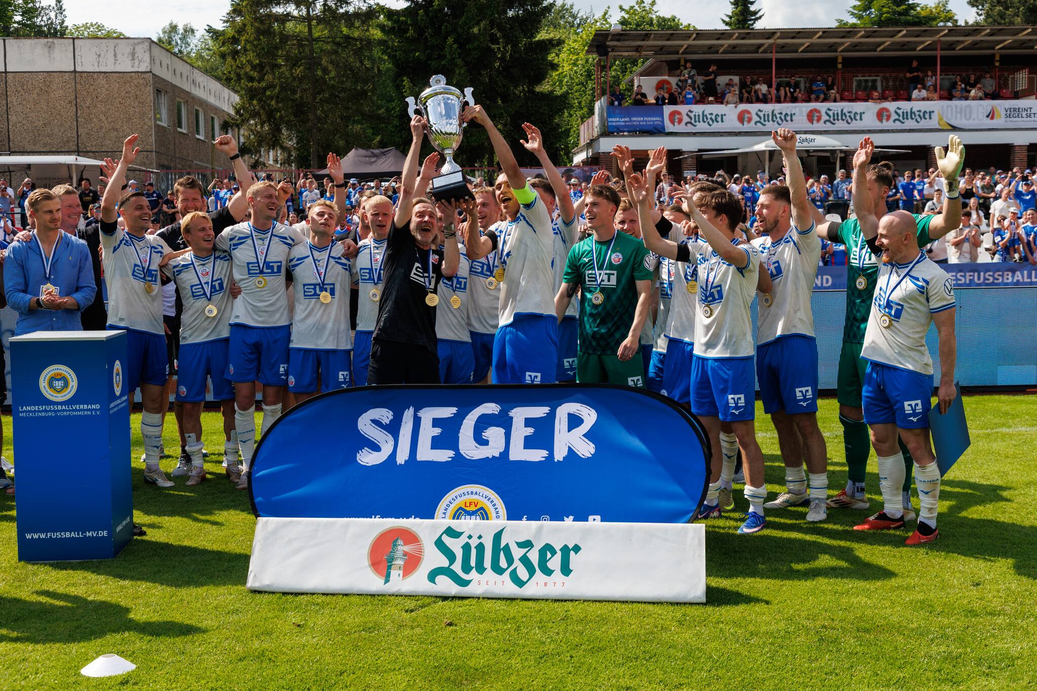 Hansa Rostock gewinnt nach 3:0 gegen SV Pastow den Landespokal ...