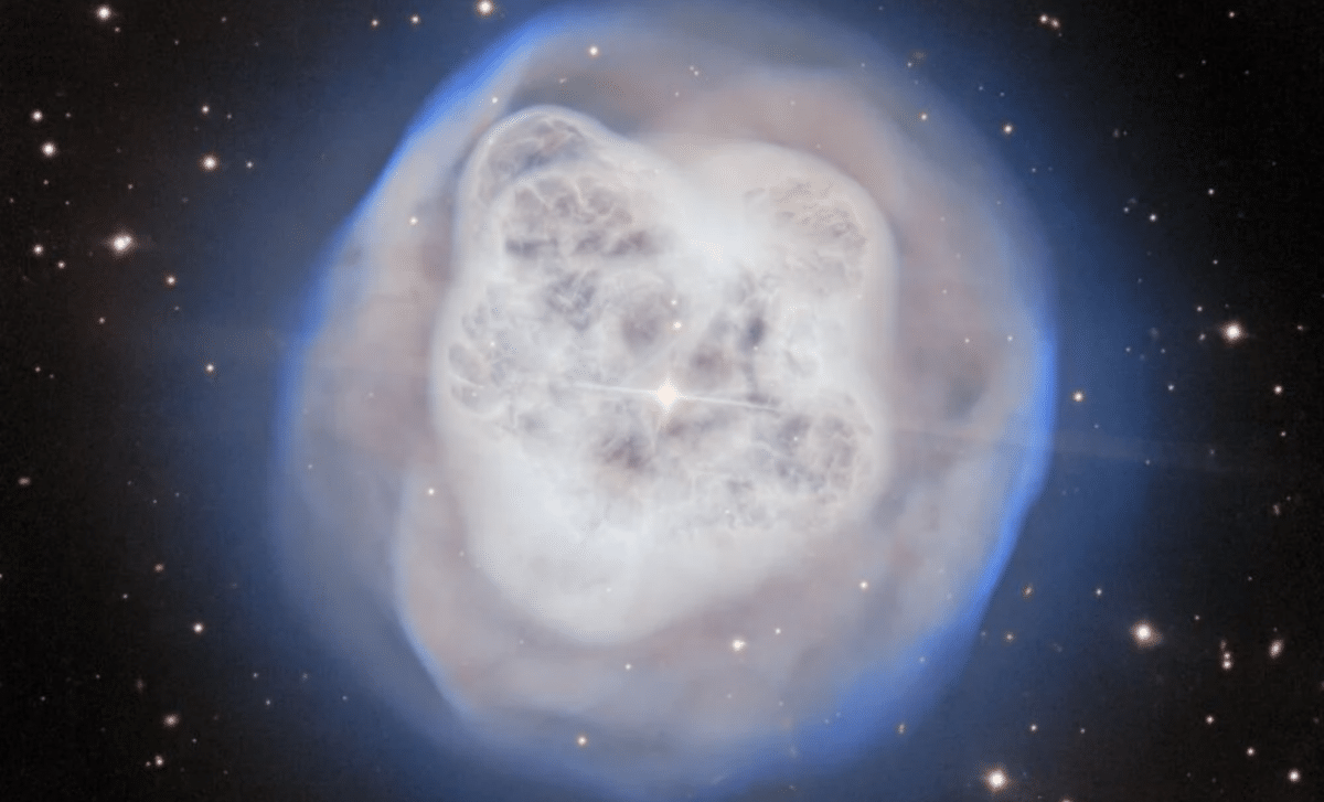 Astronomers uncover how a dying binary star pair sculpted the stunning ...