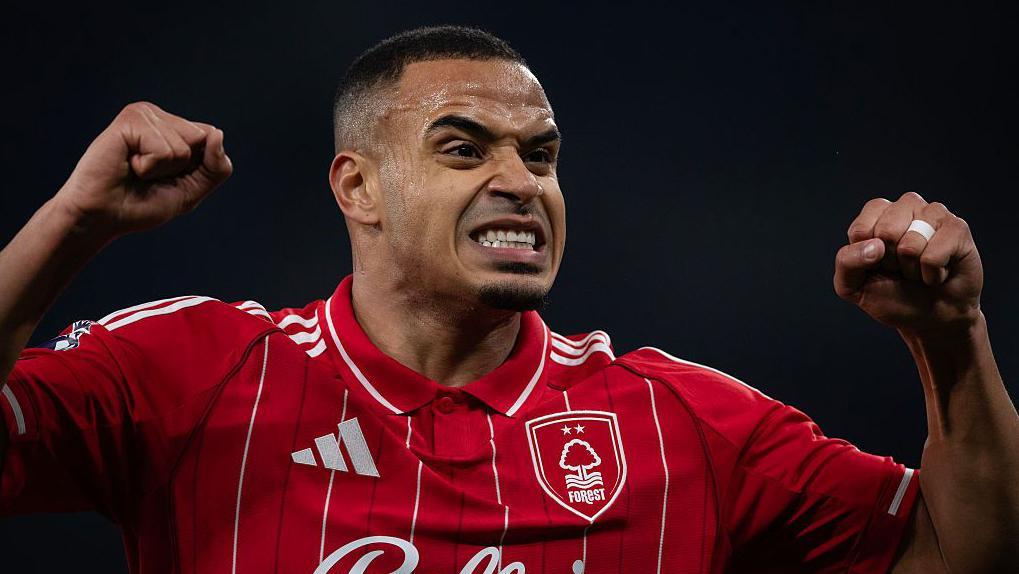 Murillo signs new deal with Nottingham Forest