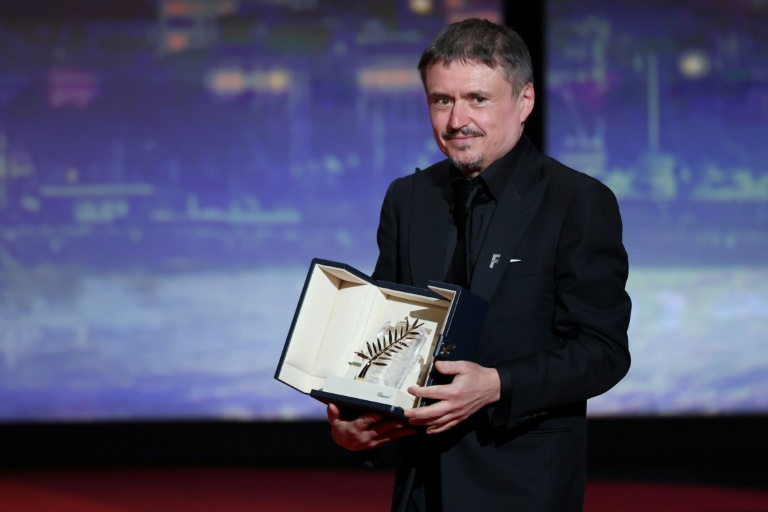 Romania's Mungiu wins top prize at glitzy Cannes finale
