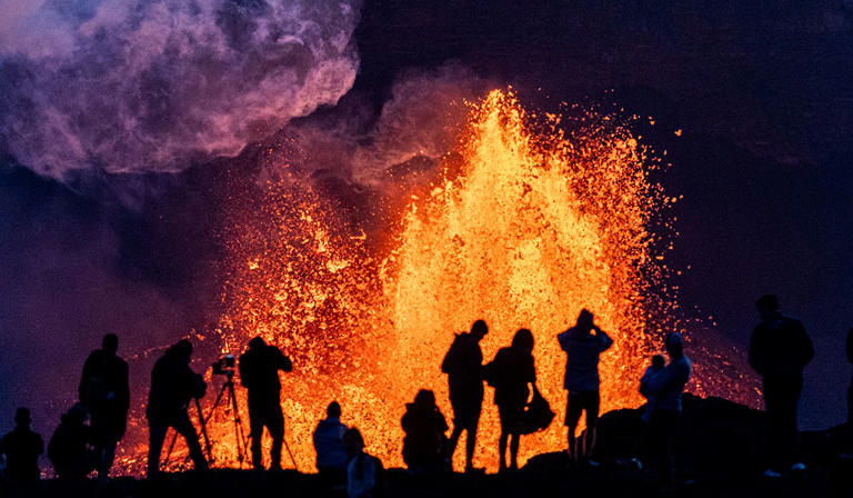 Hawaii on high alert after earthquake and volcanic eruptions